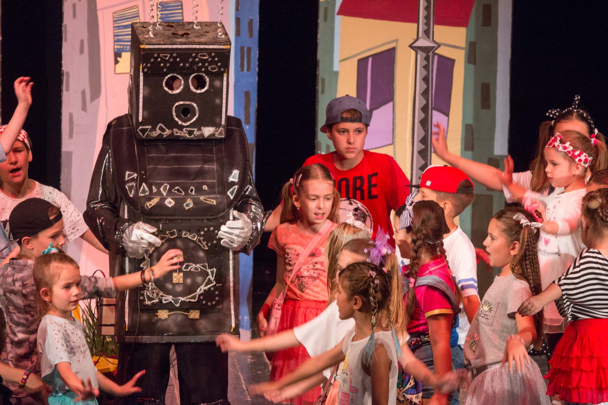 Kulturni centar „Gatalinka s mjuziklom „Volim te“ gostovao u Županji ...