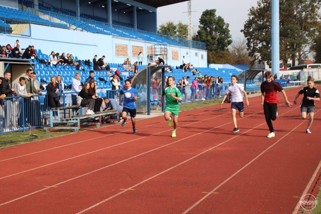 Na Županijskom natjecanju iz atletike 250 osnovnoškolaca i 150 ...